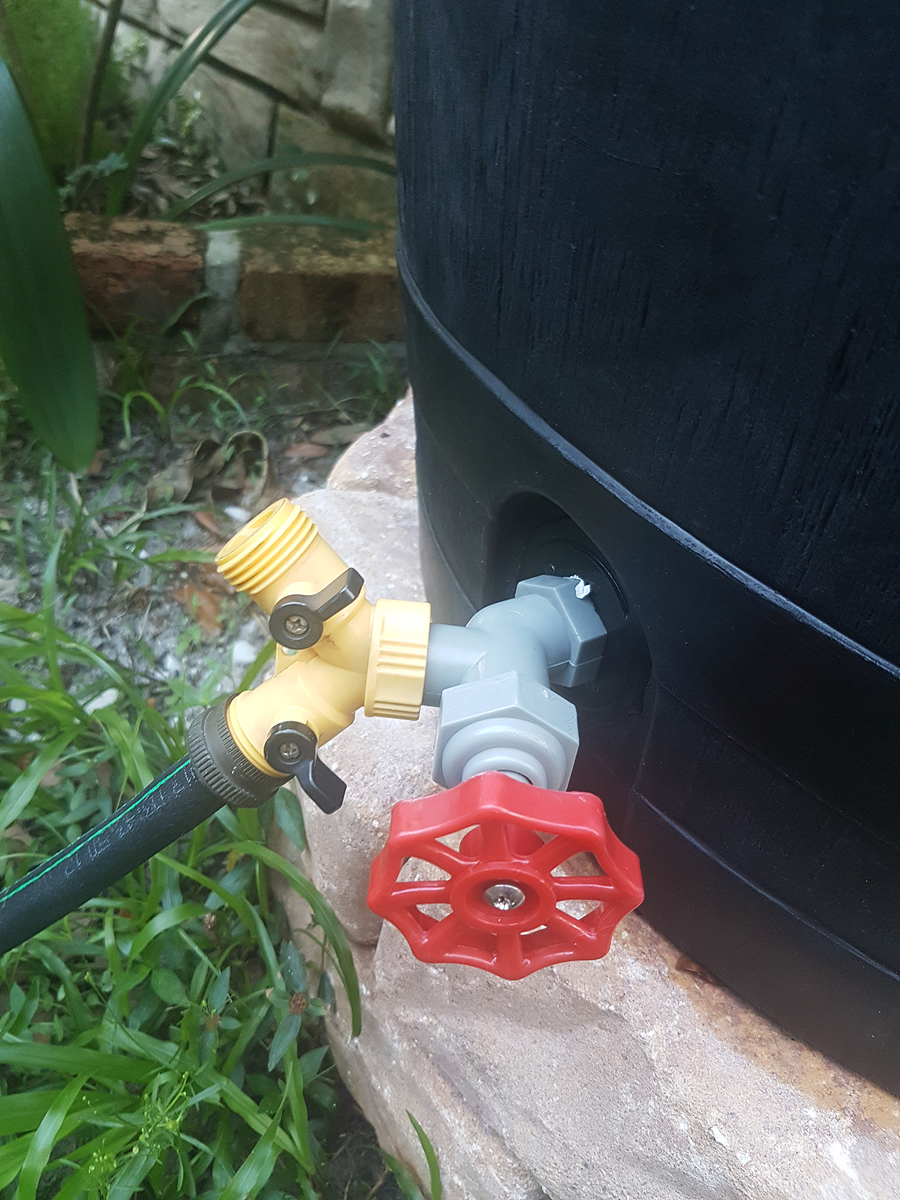 Gutter rain barrel for drip irrigation - Matty Nativeseed